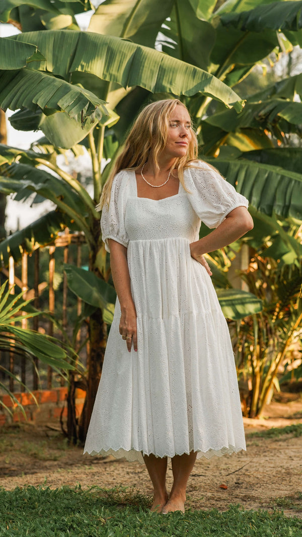 Hvit blondekjole - Puffermer - Brudekjole - Festkjole - Sommerkjole